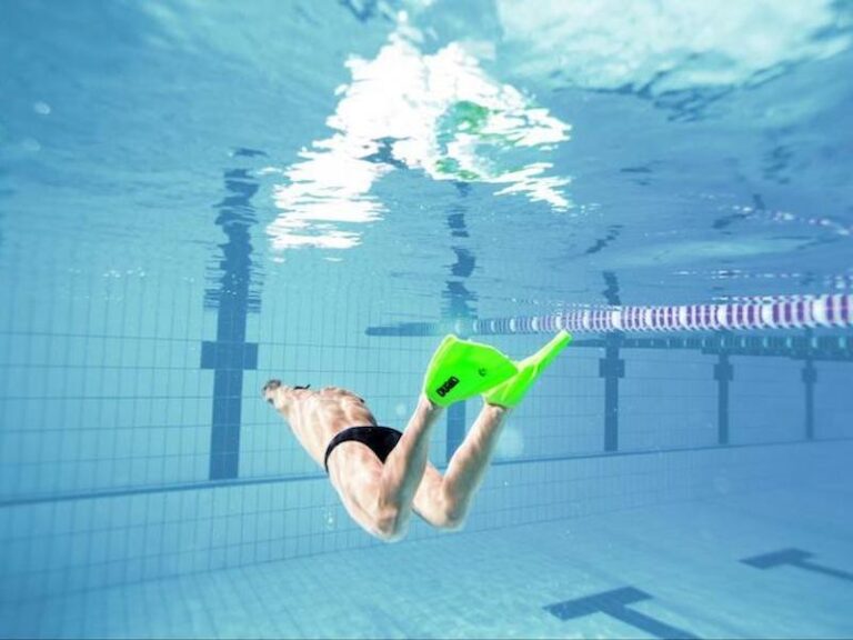 Swimming With Fins Workouts to Develop a Stronger Kick