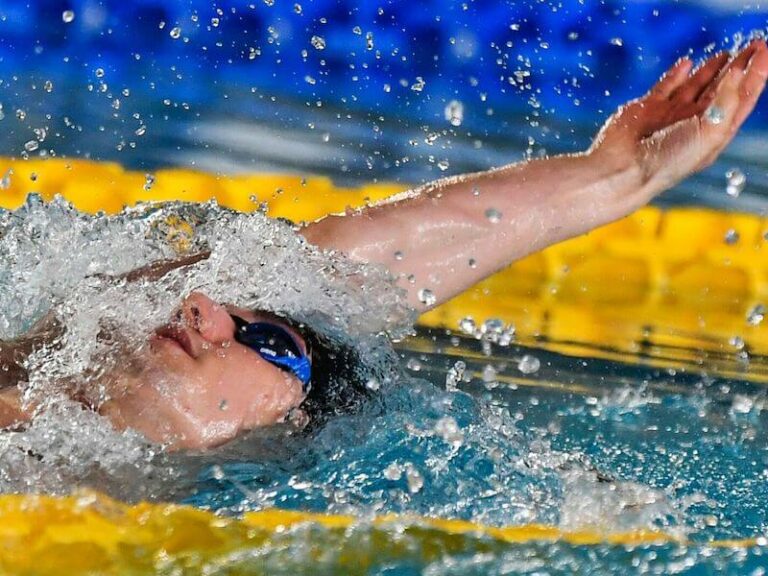 Improve your buoyancy and position: perfect your backstroke